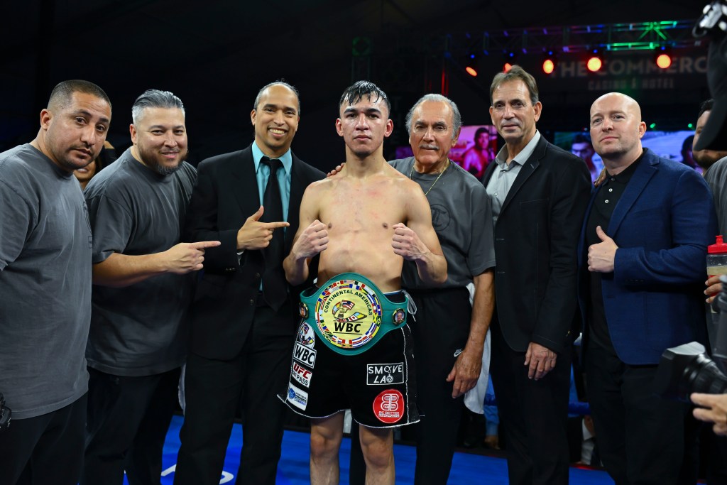 Omar Trinidad Scores Huge KO on UFC Fight Pass - Fights Around The World