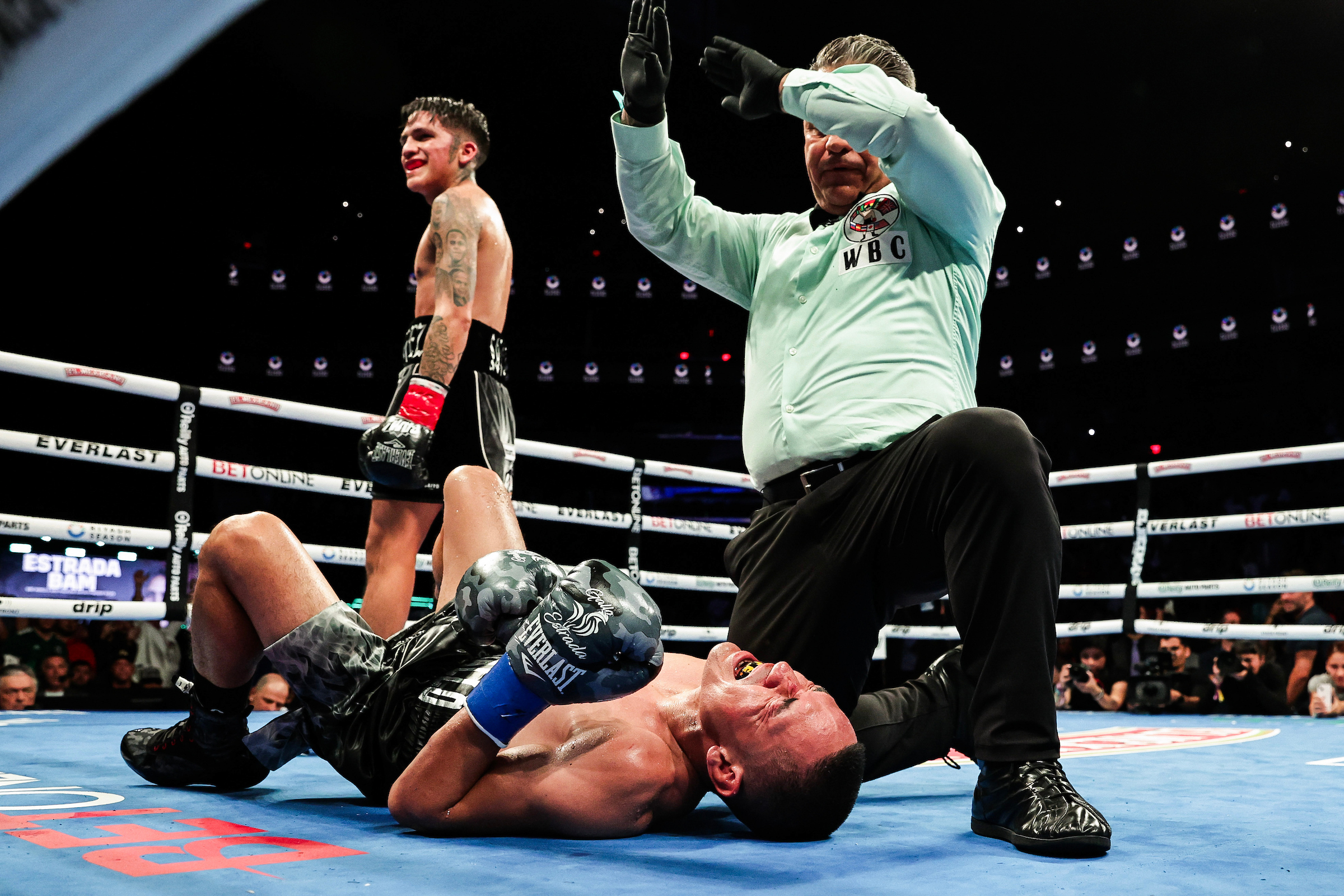 Estrada vs 'Bam' Rodriguez Fight Results: Bam Stops 'El Gallo' - Fights ...
