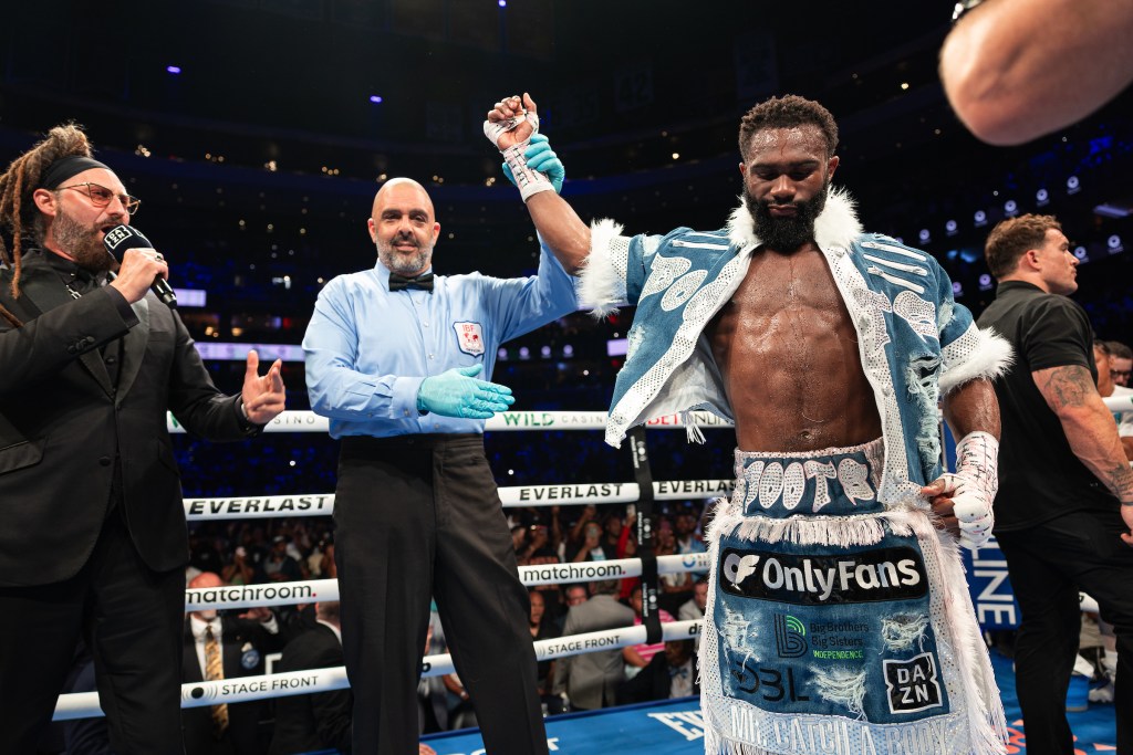 Ennis vs Avanesyan Fight Results: 'Boots' Earns TKO Victory In Philly ...