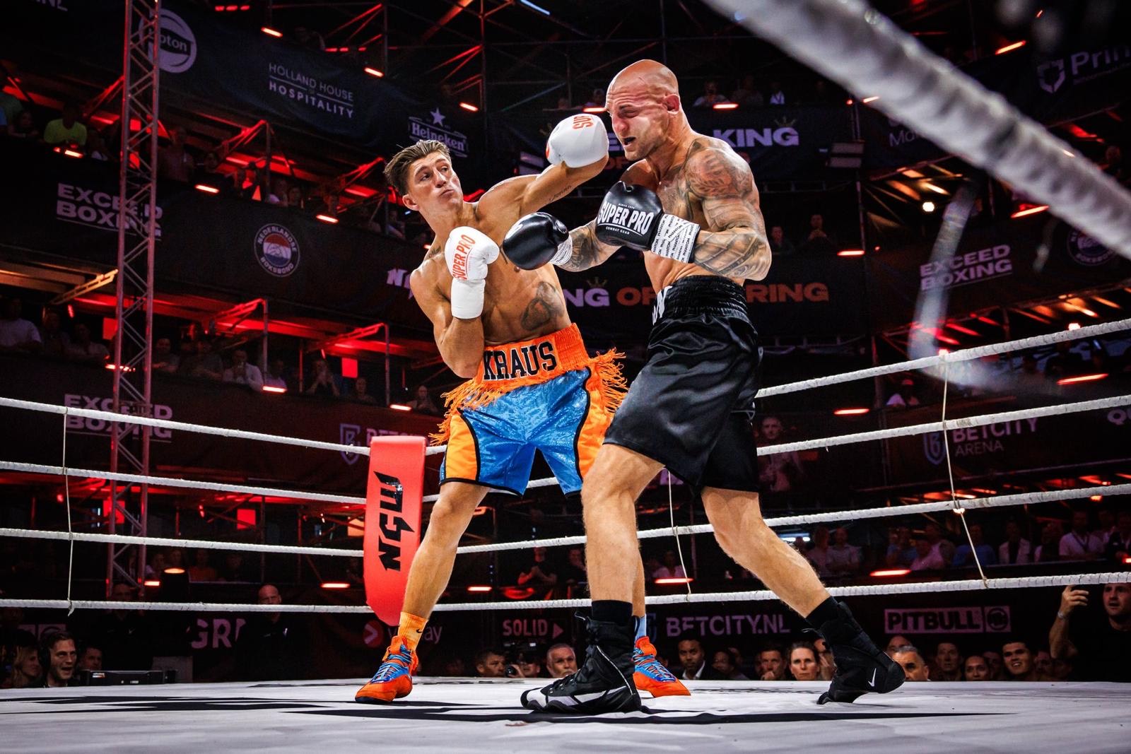 Gradus Kraus Obliterates Attila Baran in Utrecht - Fights Around The World