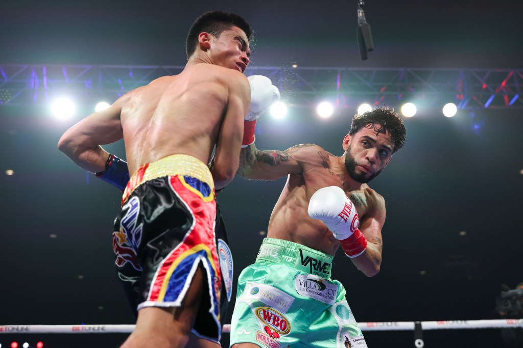 Oscar Collazo vs Jayson Vayson Fight Results: Collazo Scores 7th Rd TKO - Fights Around The World